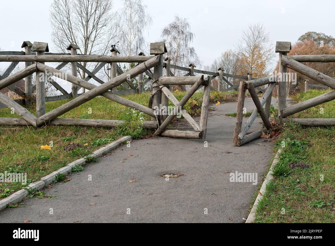 Broken gates hi-res stock photography and images - Alamy