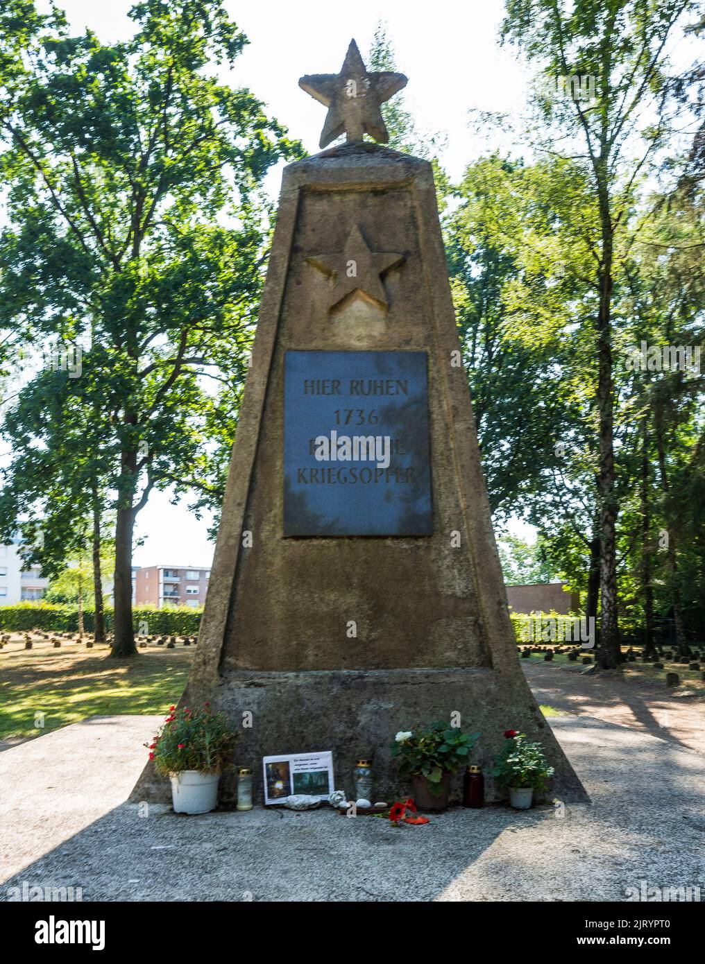 Soviet war cemetery hi-res stock photography and images - Alamy