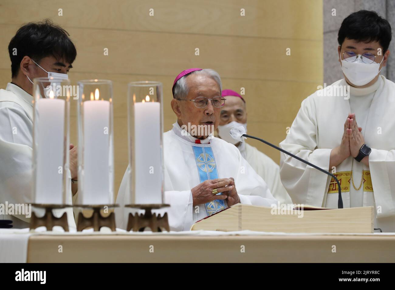 27th Aug, 2022. S. Korea's oldest archbishop Archbishop Victorinus Youn ...