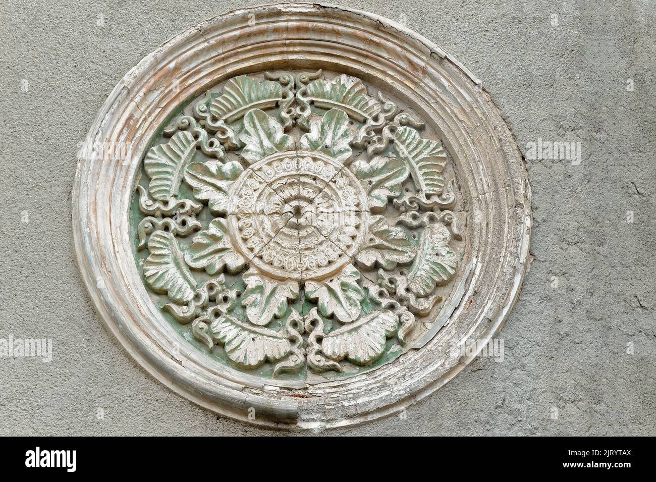 Round aged ornamental medallion on building facade Stock Photo - Alamy