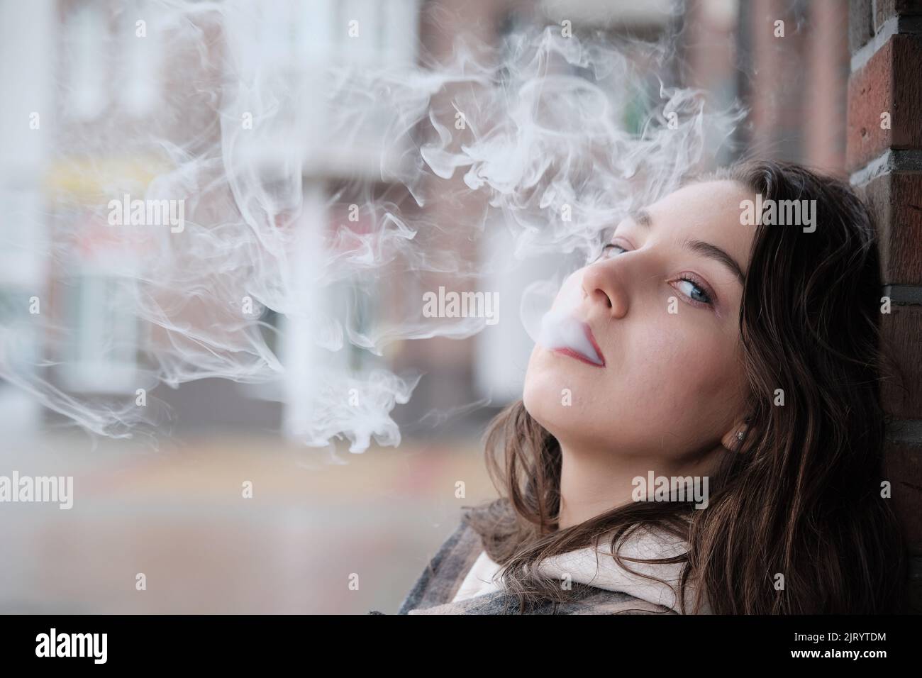 Beautiful vintage girl smoking cigarette hi-res stock photography and ...