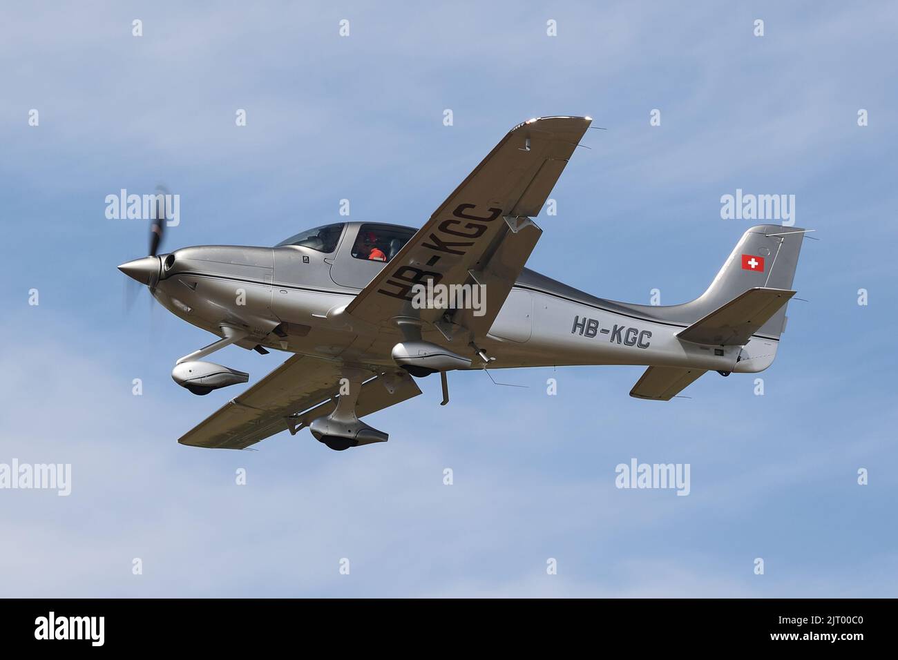 Cirrus SR-22T HB-KGC arriving at the Royal International Air Tattoo ...