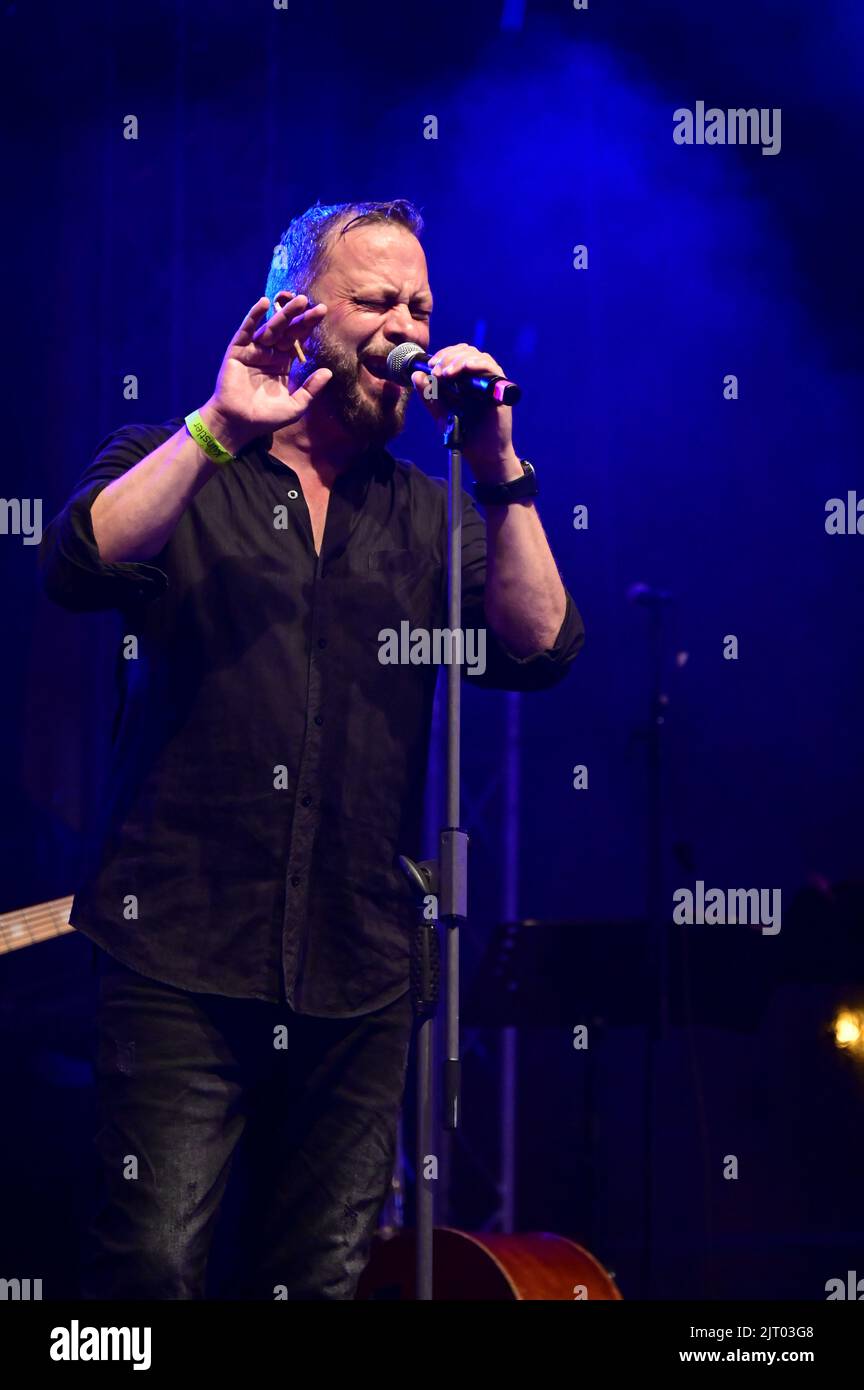 Kai Niemann mit seiner Band "108 Fahrenheit" beim 28. Altstadtfest auf ...