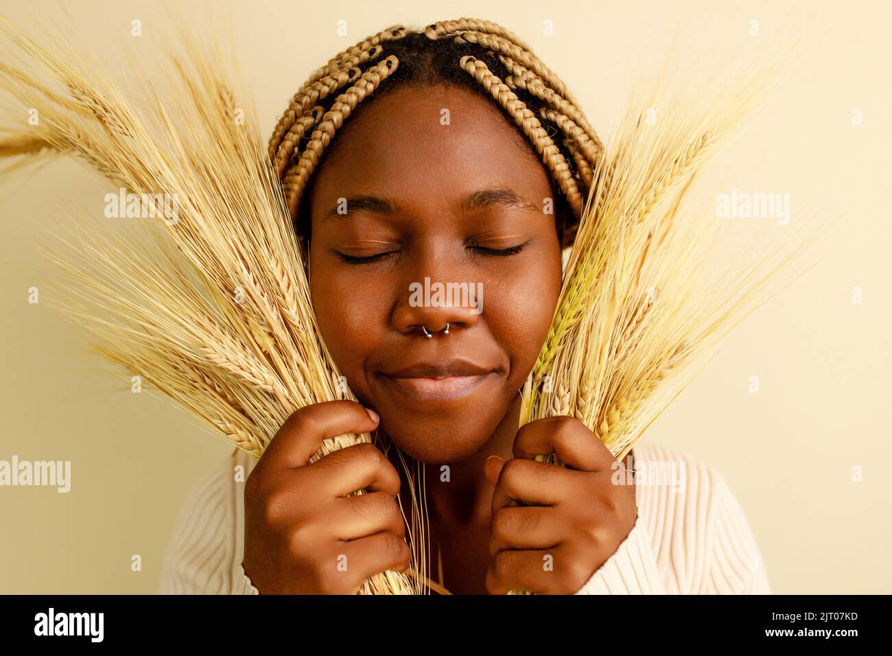 African woman bakery hi-res stock photography and images - Alamy