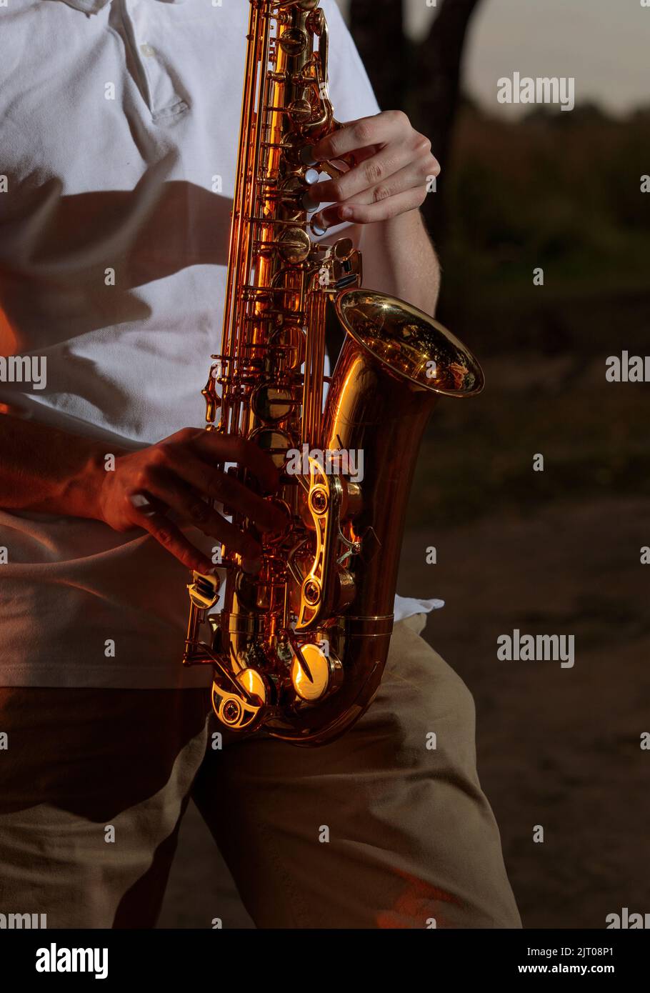 4k close up hands blue hi-res stock photography and images - Alamy