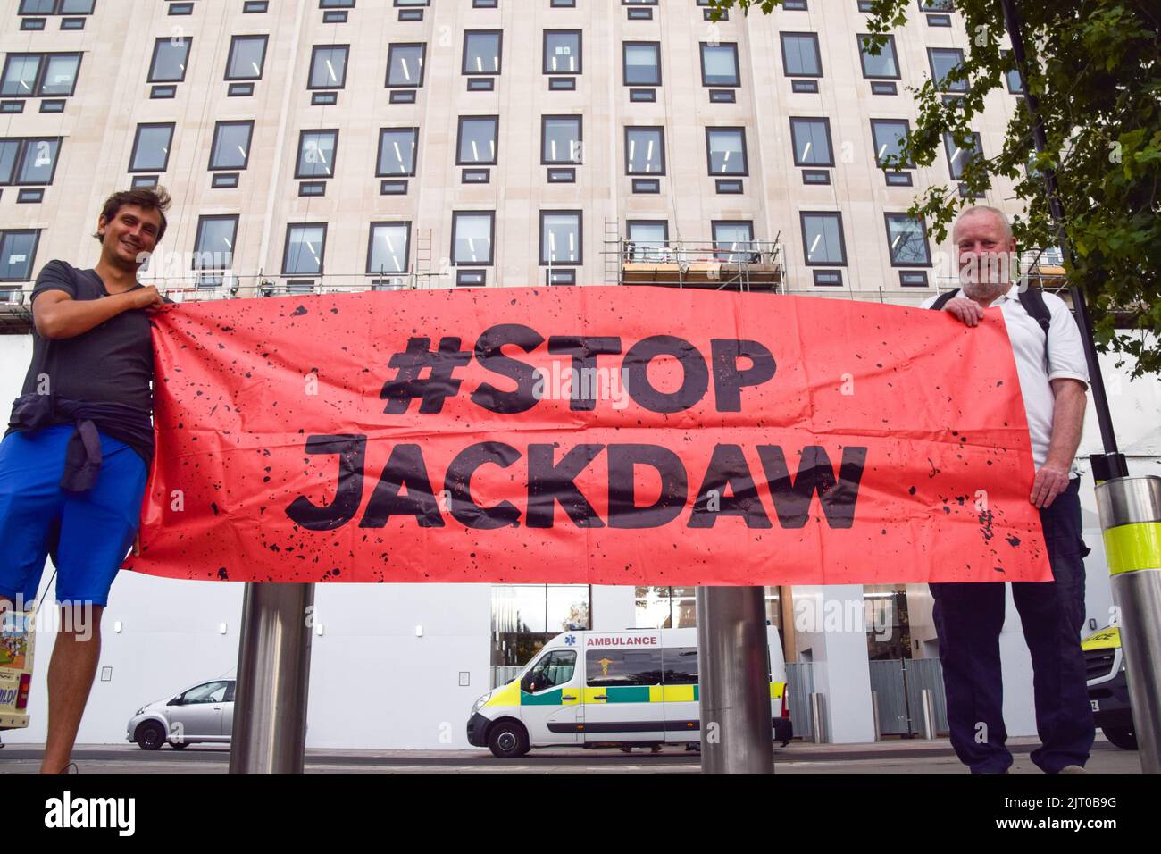 London, UK. 26th August 2022. Demonstrators gathered outside Shell ...