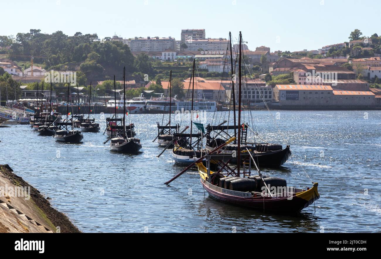 Porto river cruises hi-res stock photography and images - Alamy