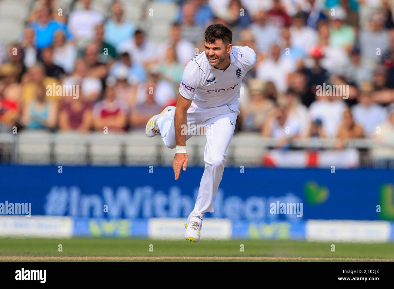 James anderson bowling hi-res stock photography and images - Alamy