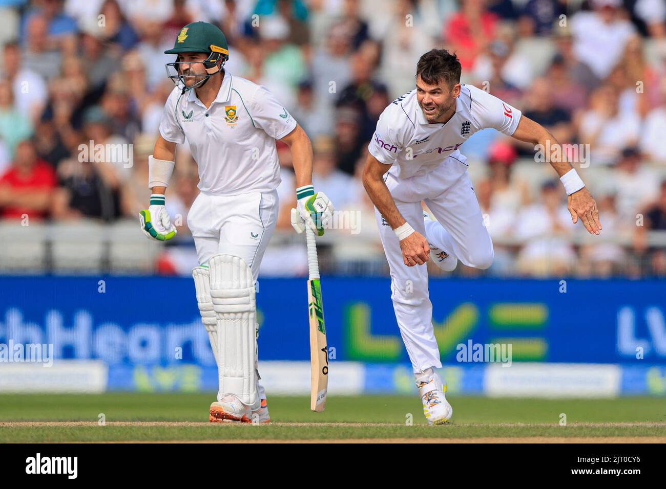 James anderson bowling hi-res stock photography and images - Alamy