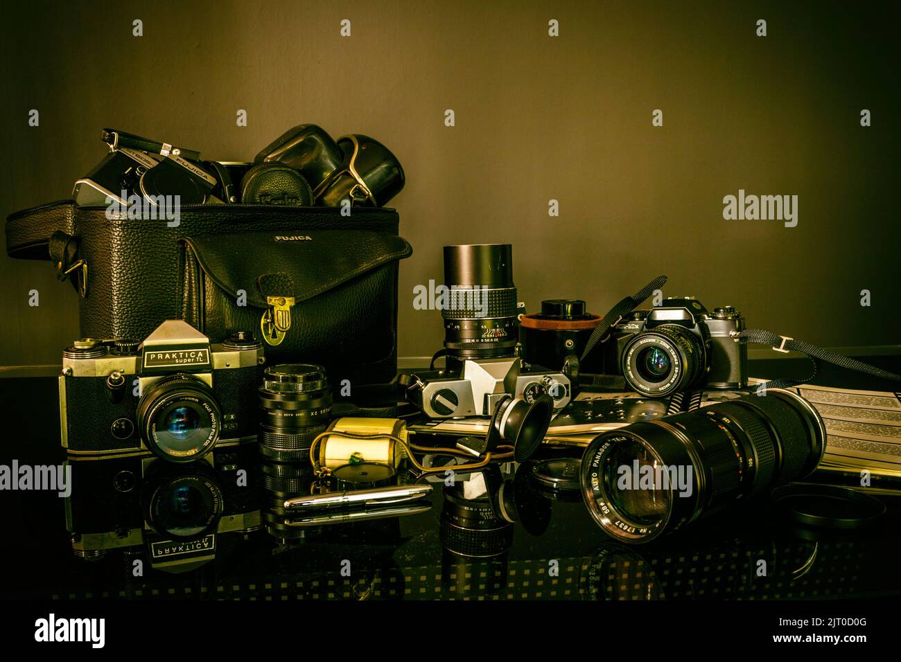 Analog era hi-res stock photography and images - Alamy