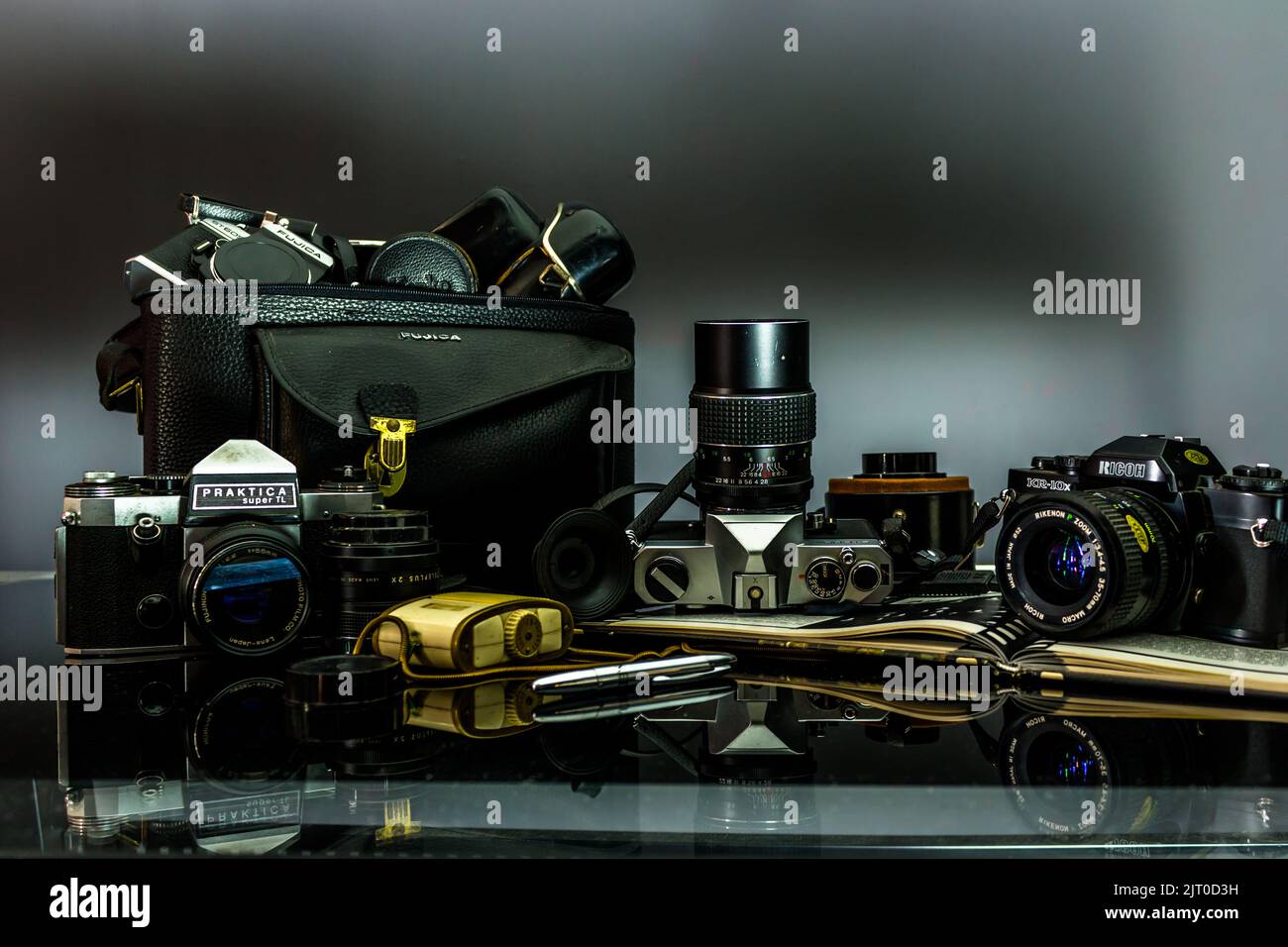 Analog era hi-res stock photography and images - Alamy