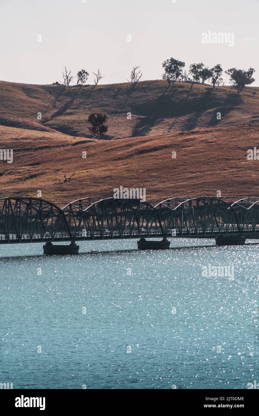 The Bethanga Bridge over the Murray River in Lake Hume Village ...