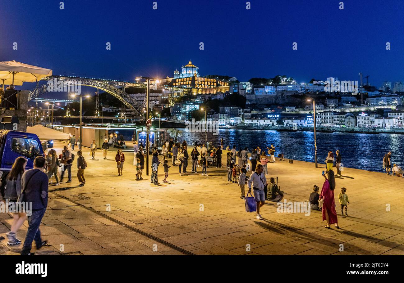 Maria pia bridge in porto hi-res stock photography and images - Alamy