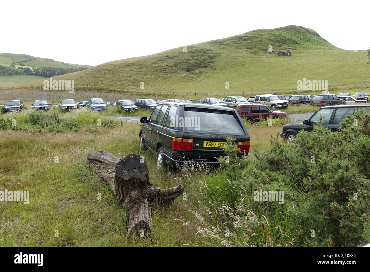 Large numbers of used Range Rovers on recycling site in remote ...