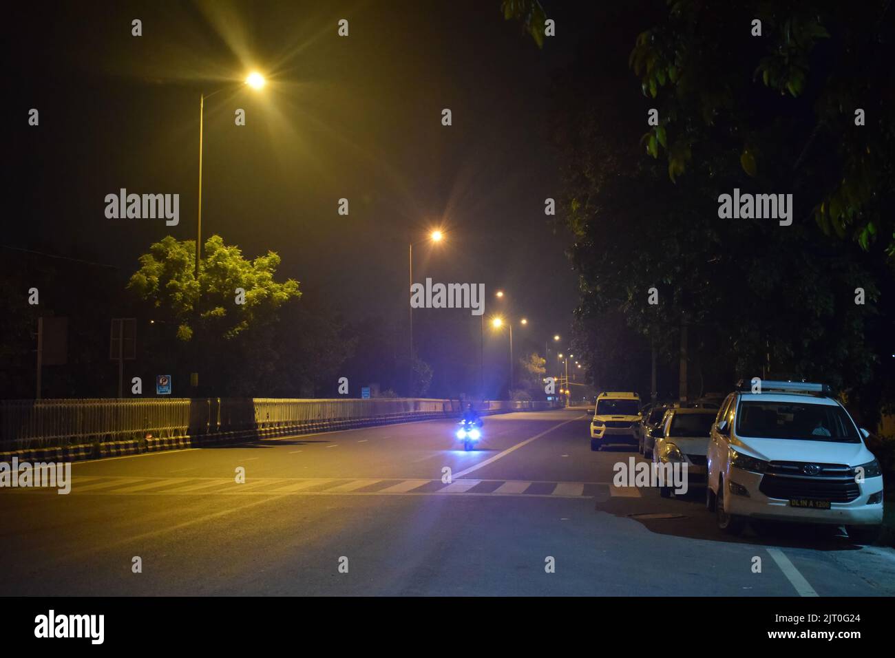 Night view of An empty street in New delhi , India Stock Photo - Alamy