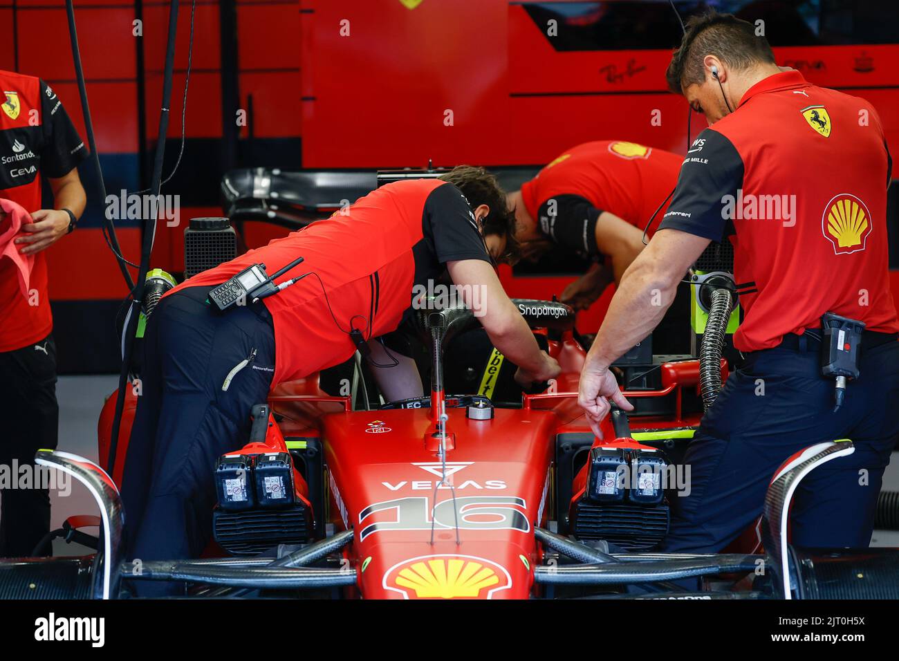 Scuderia Ferrari F1-75, mechanical detail, garage, box, mechanics, during the Formula 1 Rolex ...