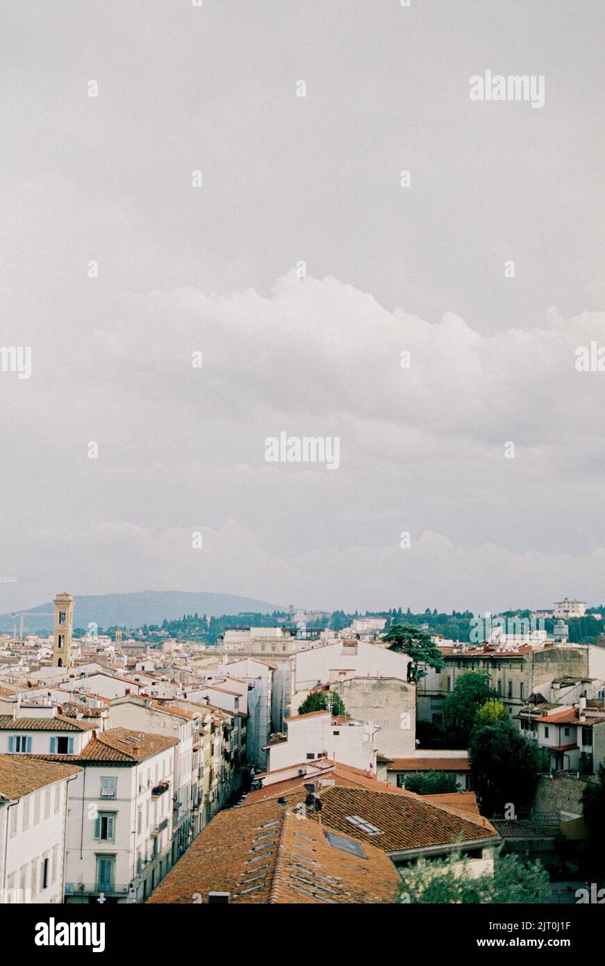 Mountains and high rise building red hi-res stock photography and ...