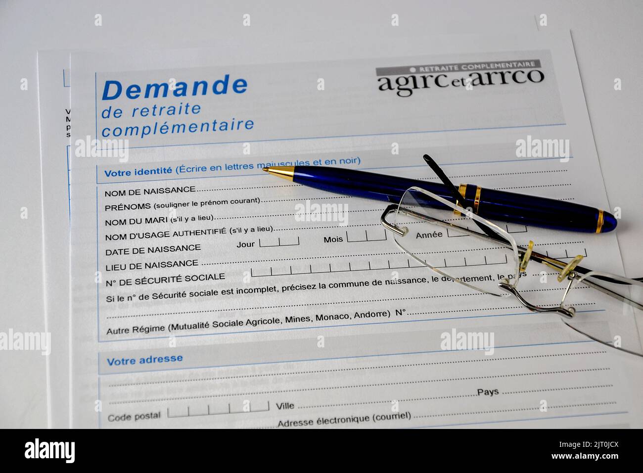 Supplementary pension application document hi-res stock photography and ...