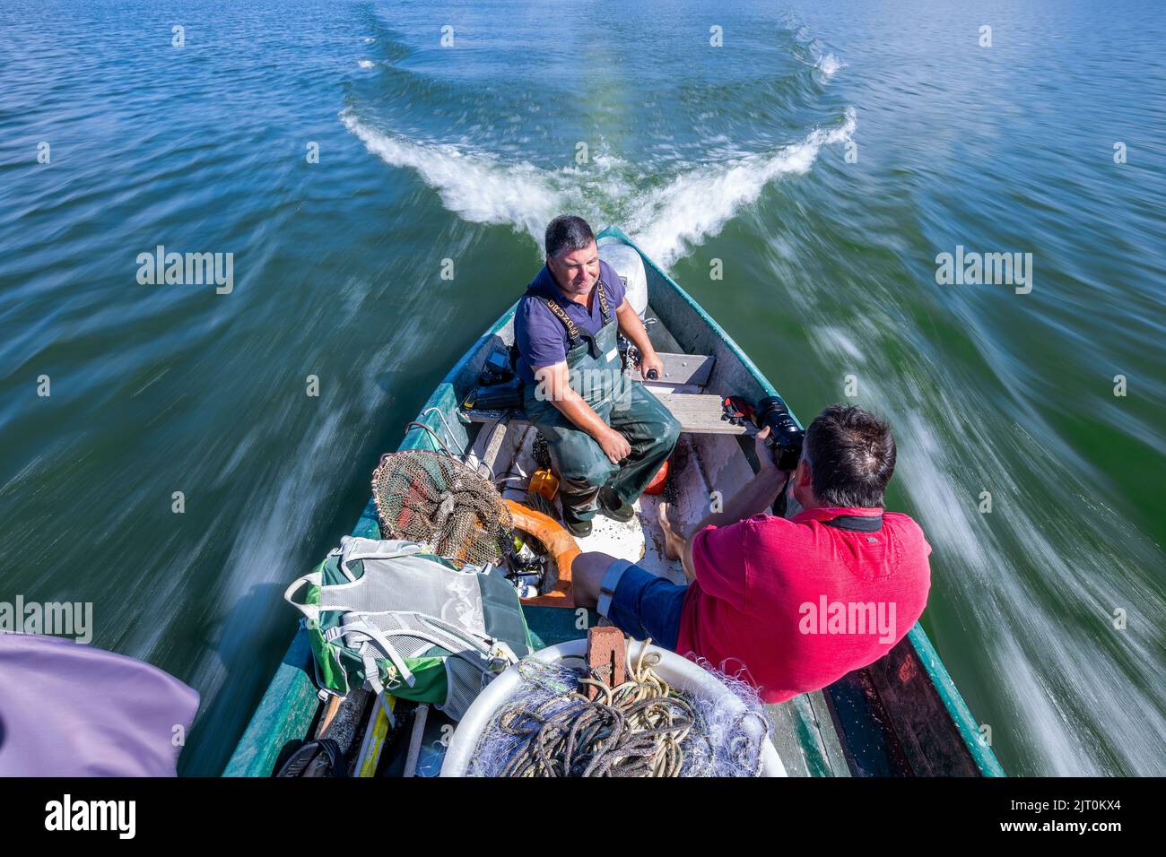 25 August 2022, Mecklenburg-Western Pomerania, Schwerin: Fisherman Andreas Kühl is out on Lake ...