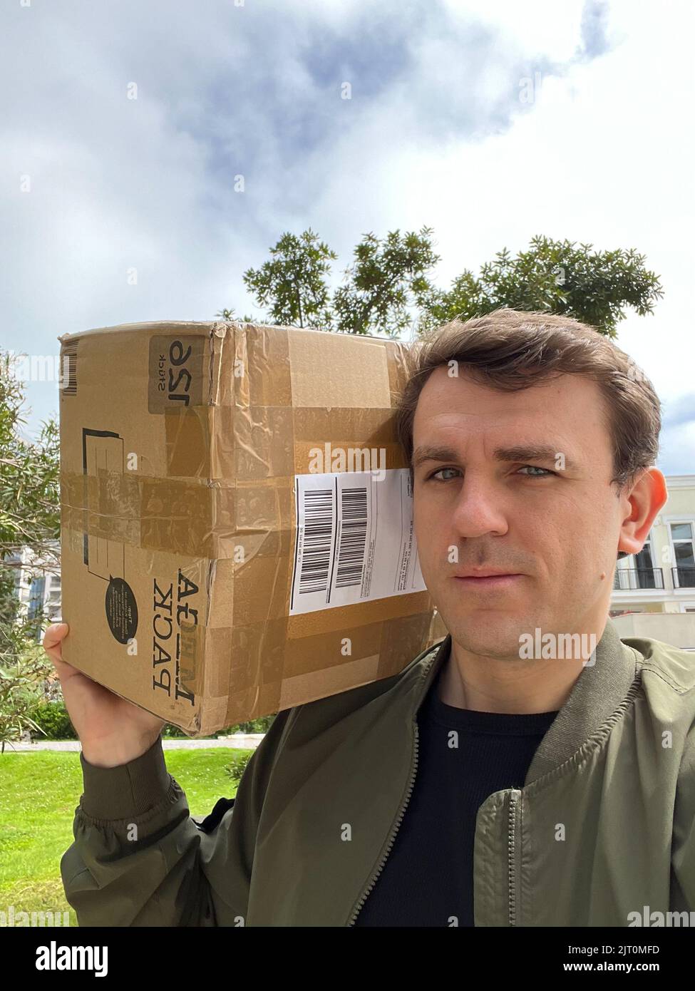 Man carry box on shoulder hi-res stock photography and images - Alamy Man carry box on shoulder hi-res stock photography and images - Alamy