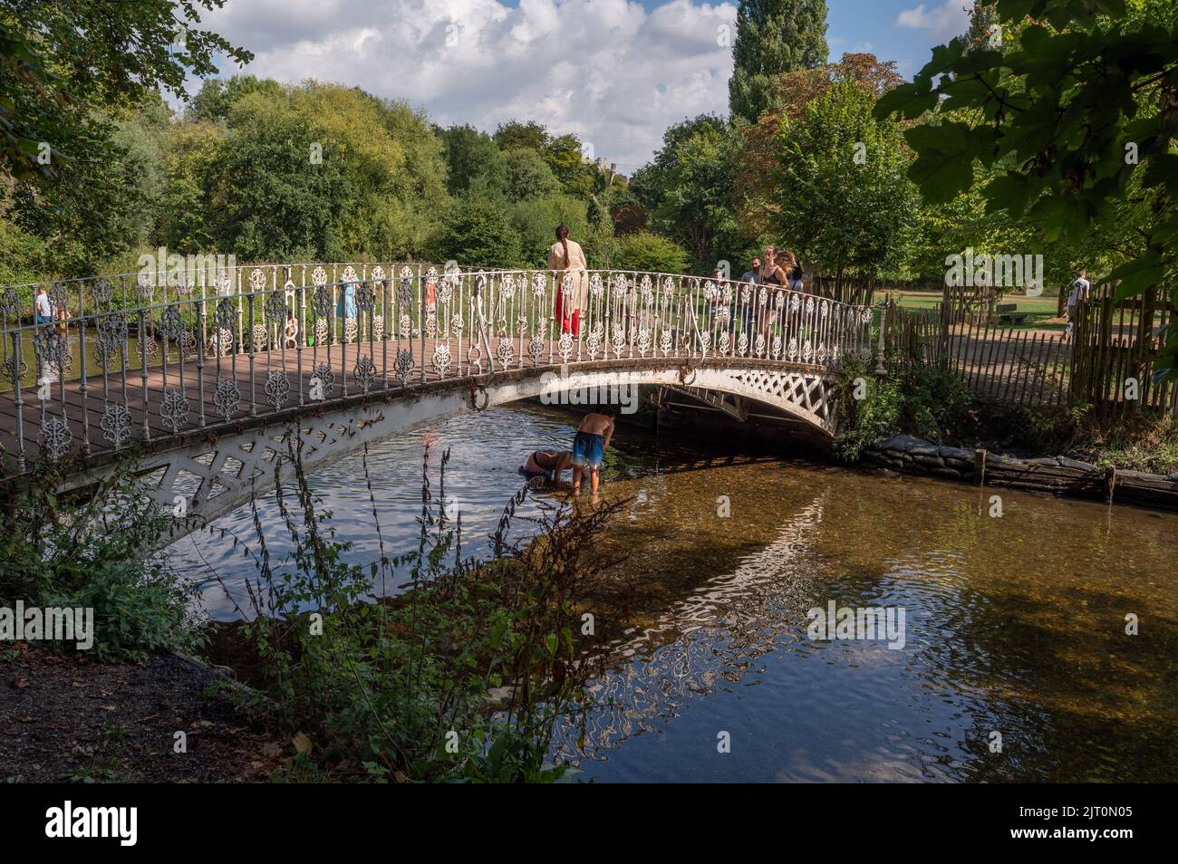 Pooh sticks bridge hi-res stock photography and images - Alamy