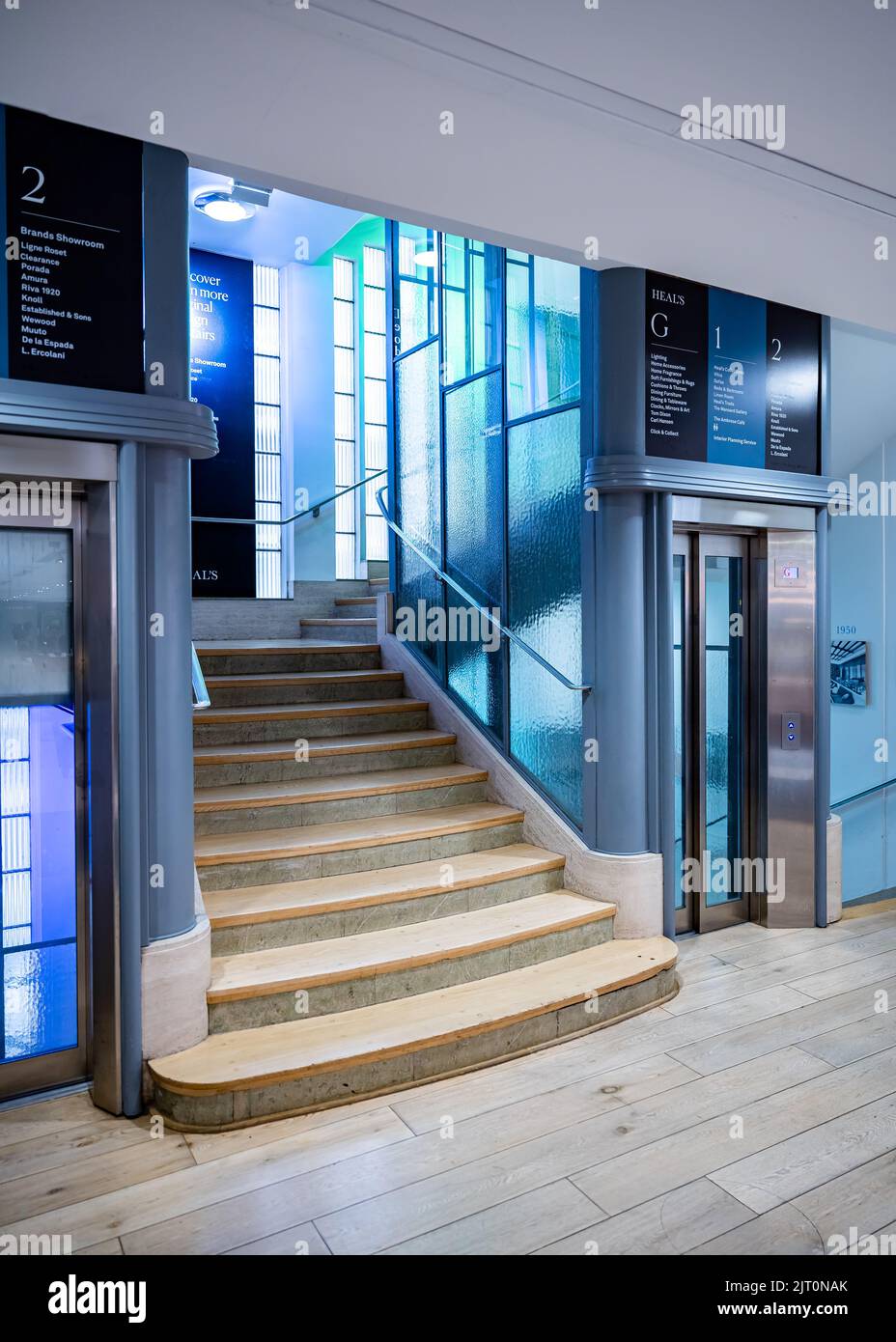 Heals building london hi-res stock photography and images - Alamy