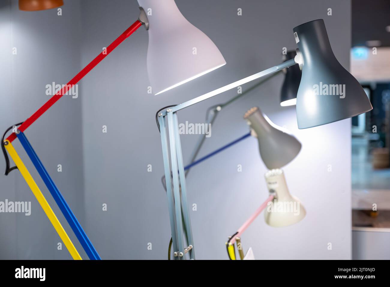 Heals building london hi-res stock photography and images - Alamy