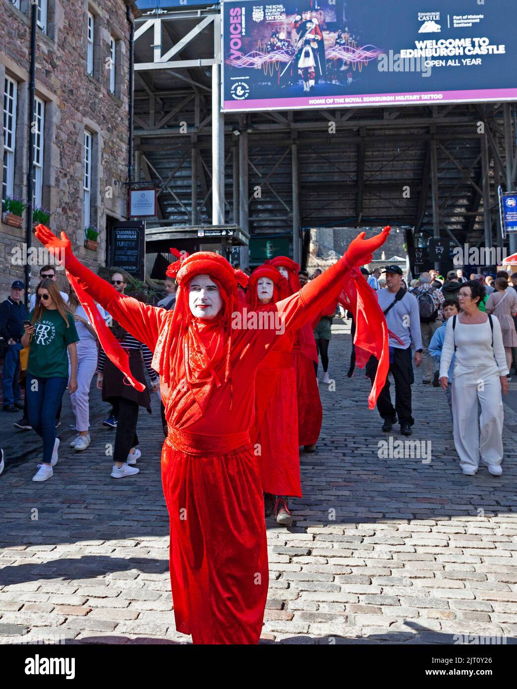 Royal Mile, Edinburgh, Scotland, UK. 27th August 2022. Edinburgh's ...