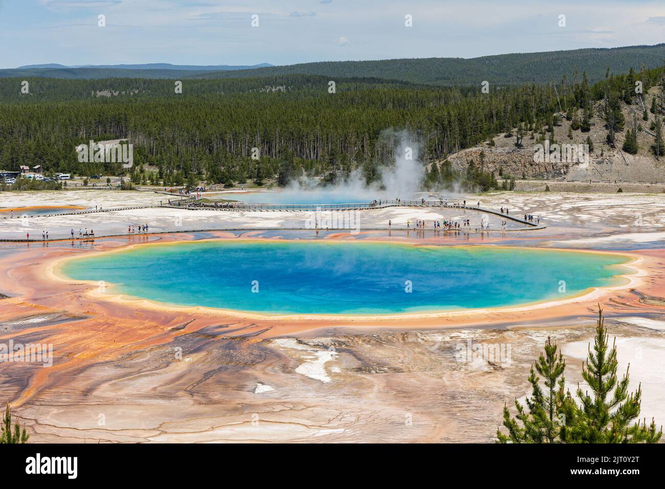 Grand Prismatic Spring in Yellowstone's Midway Geyser Basin ...