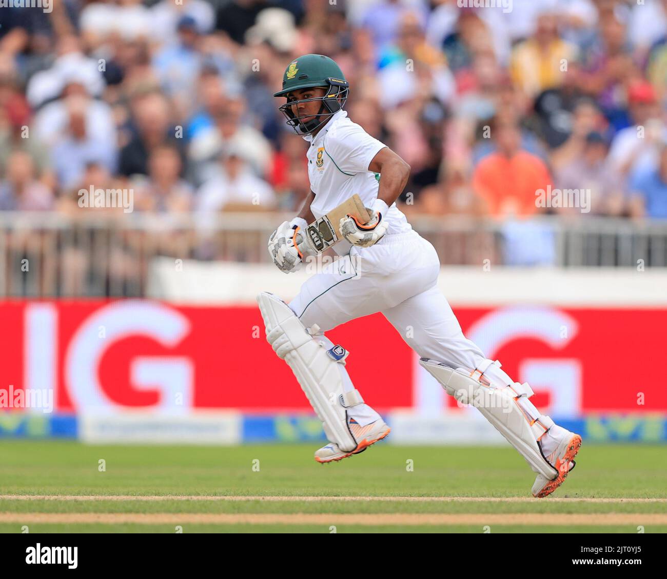 Running between the wickets hi-res stock photography and images - Alamy