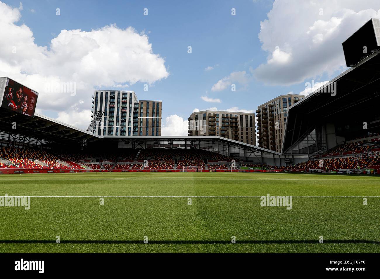 27th August 2022; Gtech Community Stadium, Brentford, London, England ...