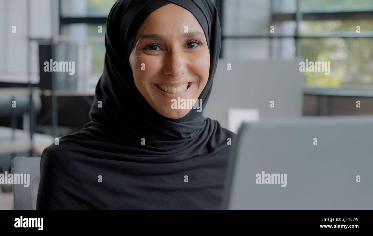 Close-up positive young woman office worker professional manager ...