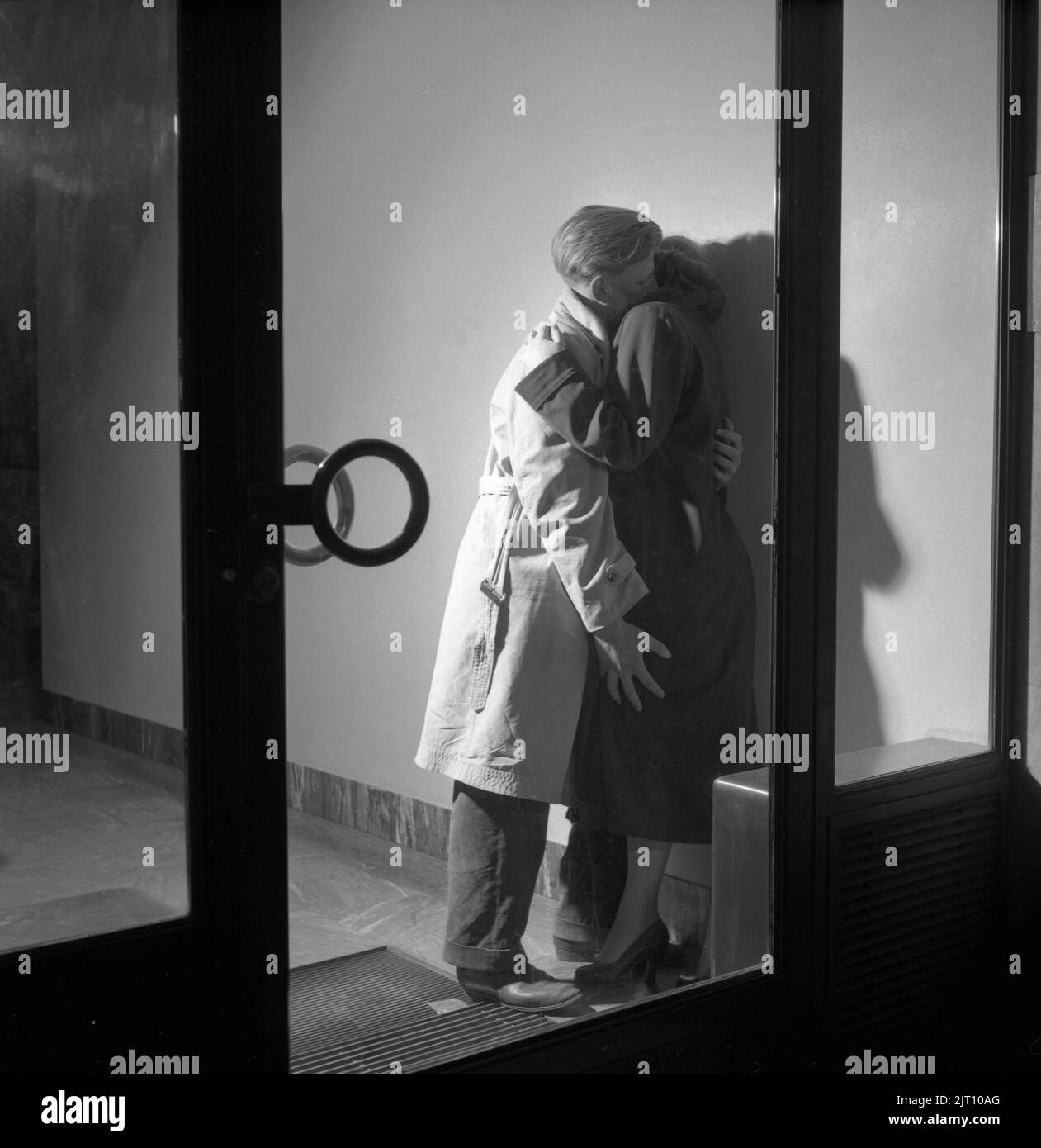 1950s teenagers in love hi-res stock photography and images - Alamy