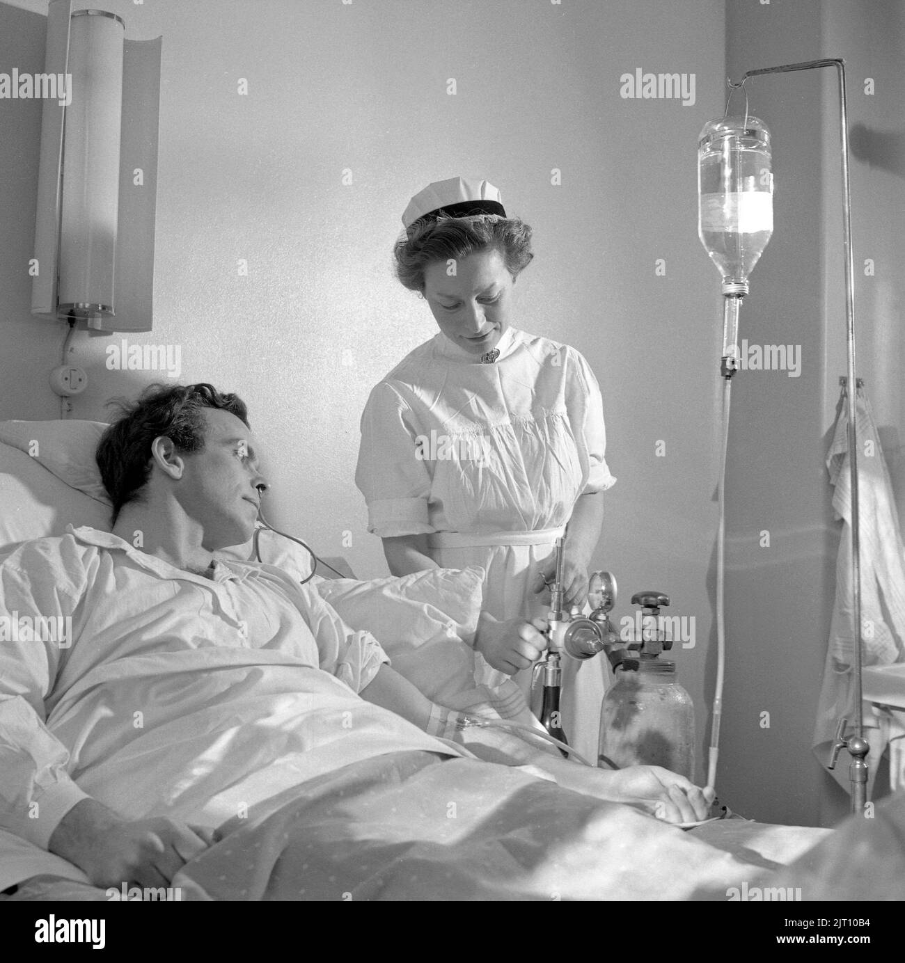 1950s hospital nurses patient hi-res stock photography and images - Alamy