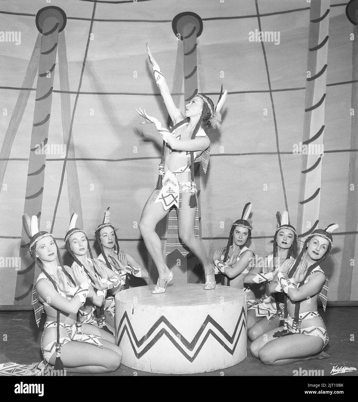Indian Dance Girl Stage Black And White Stock Photos Images Alamy indian-dance-girl-stage-black-and-white-stock-photos-images-alamy