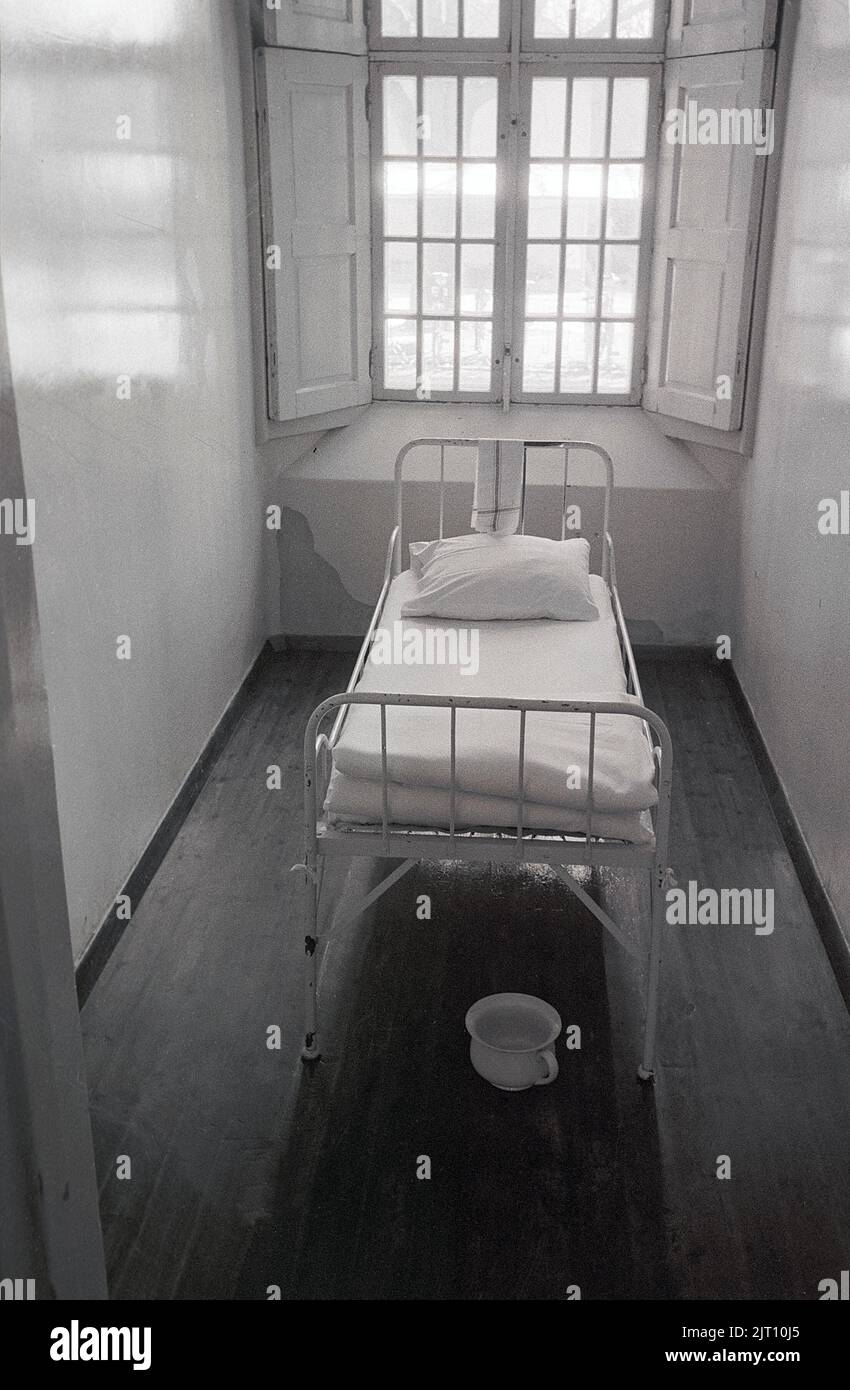 Empty hospital room 1950s hi-res stock photography and images - Alamy