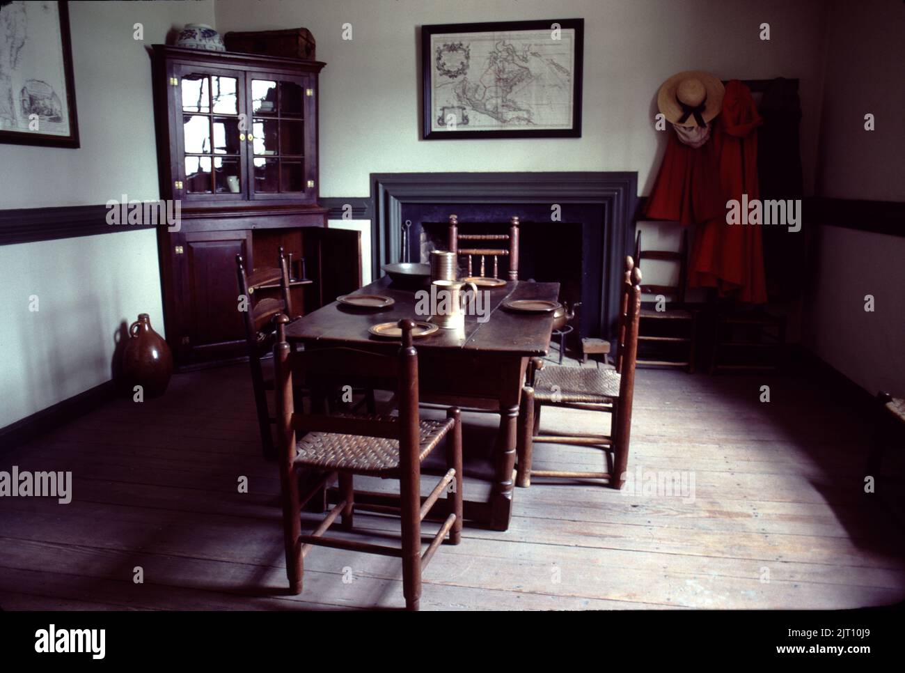Williamsburg, VA. USA 4/1987. Colonial Interior of 18th century homes ...