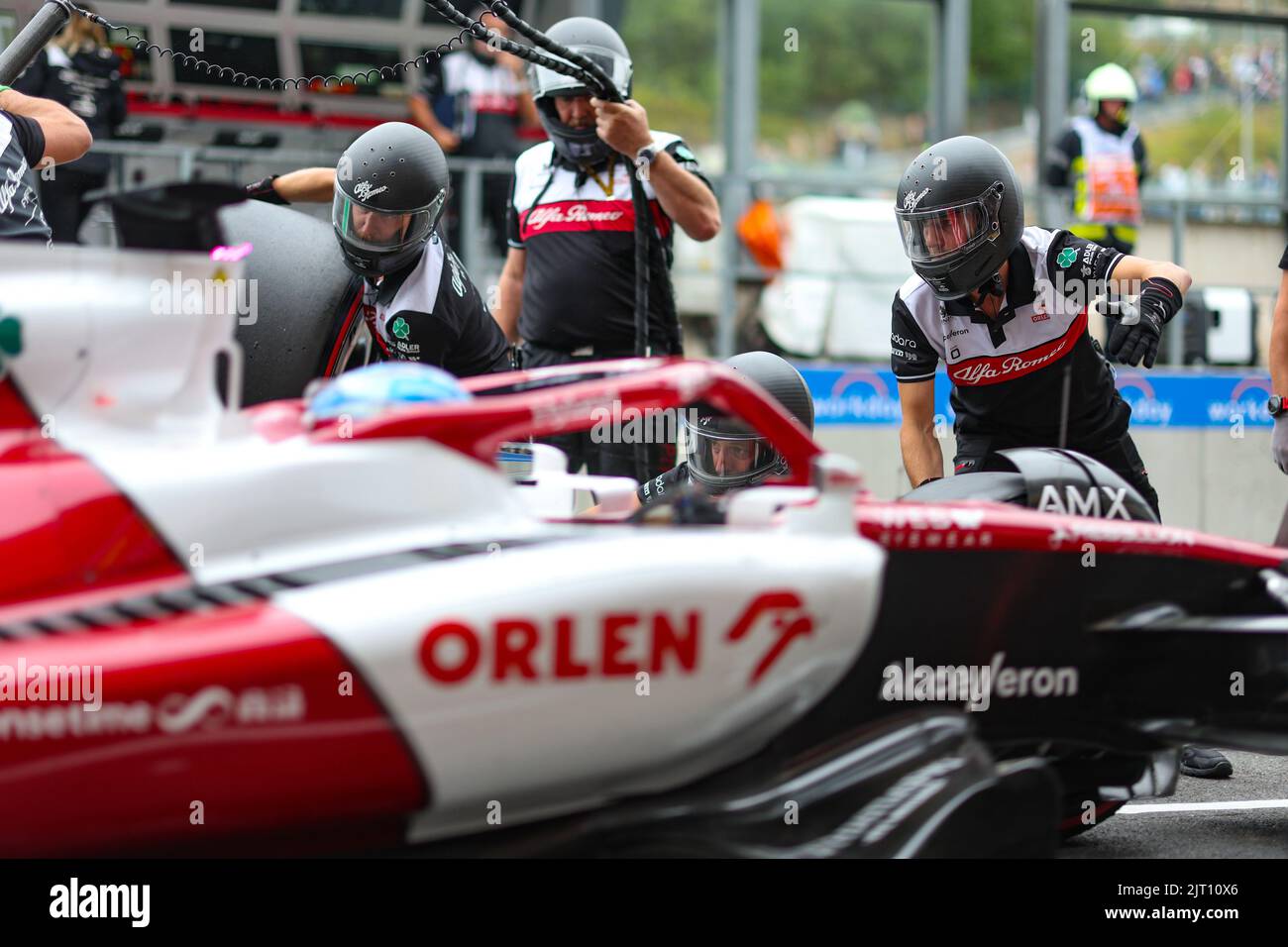 Alfa Romeo F1 Team ORLEN, mechanic, mecanicien, pitlane, pitstop ...