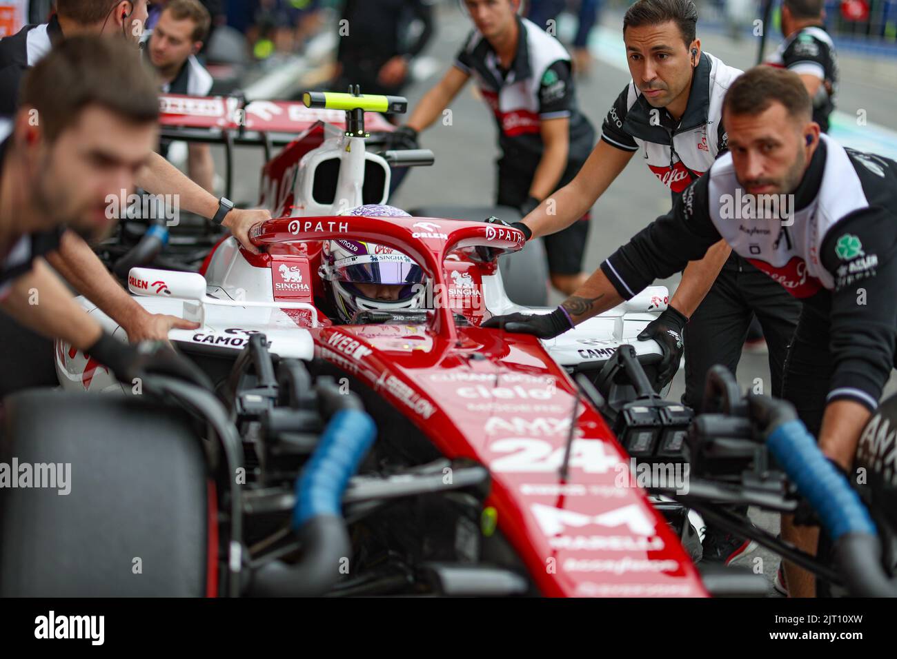 ZHOU Guanyu (chi), Alfa Romeo F1 Team ORLEN C42, with mechanic ...
