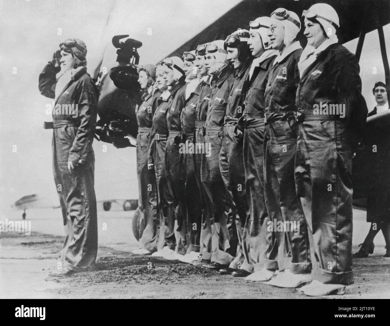 Female flyers in the 1930s. Americas only flying policewoman Cora ...