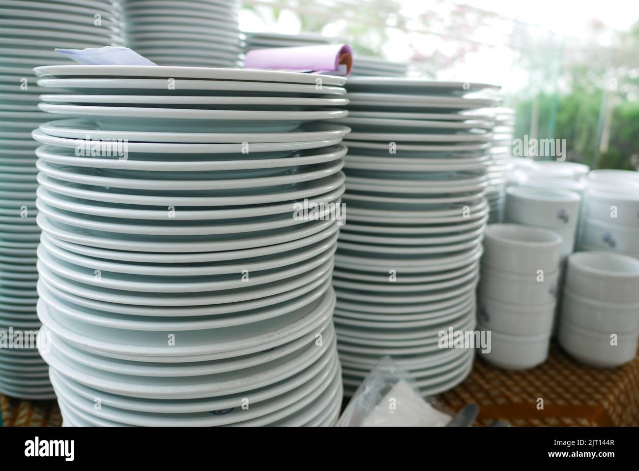 White color plate hi-res stock photography and images - Alamy
