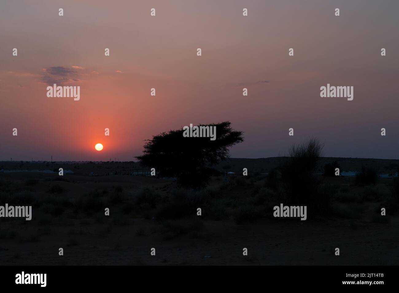 Sun setting at the horizon of Thar desert, Rajasthan, India Stock Photo ...