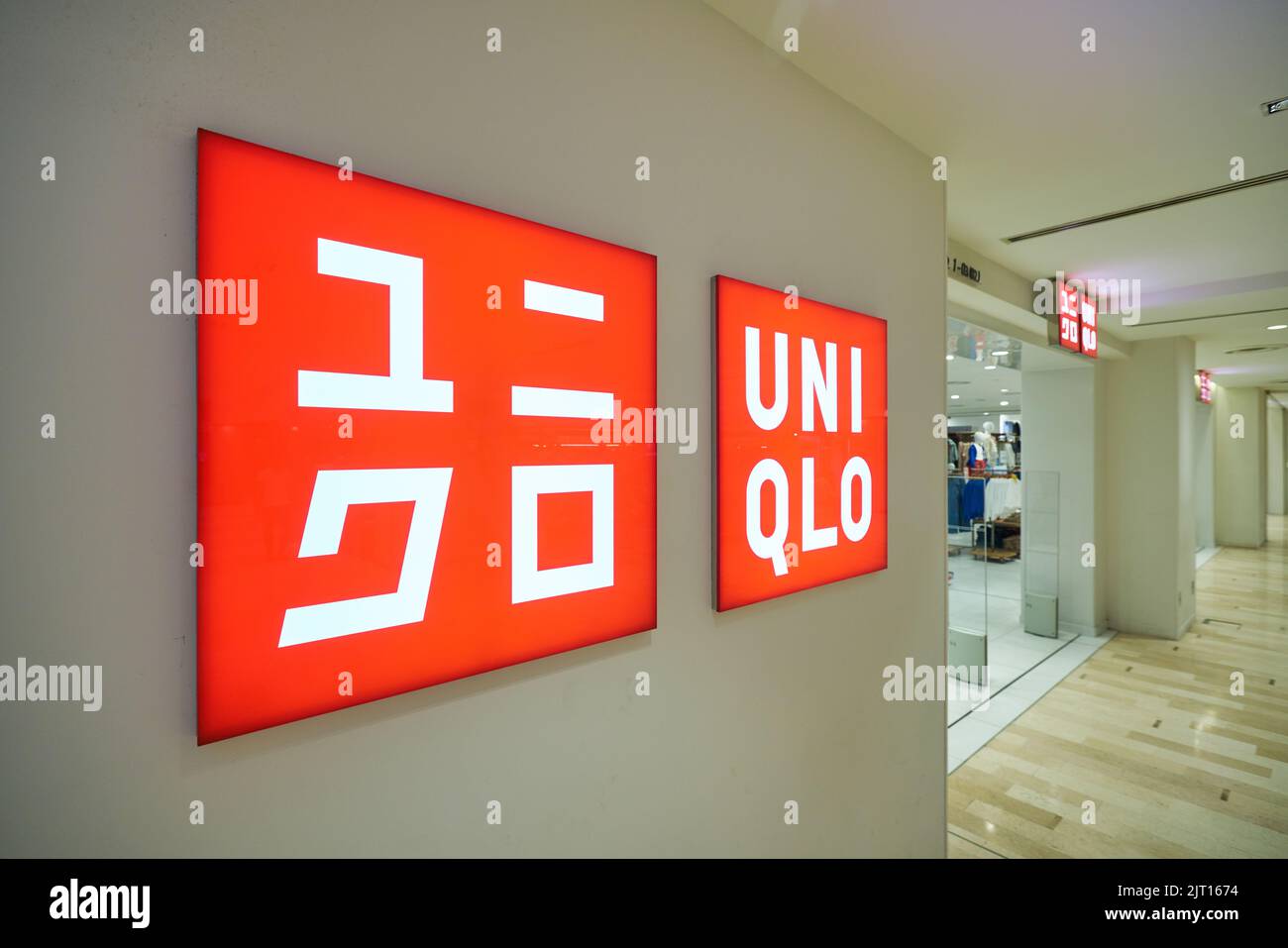 Uniqlo sign hi-res stock photography and images - Alamy