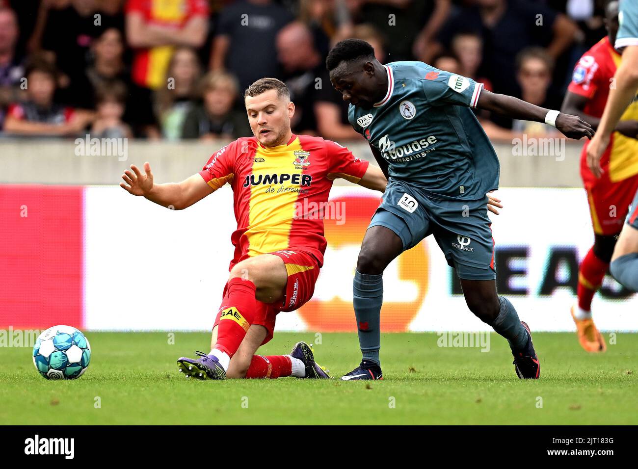 DEVENTER - (lr) Philippe Rommens of Go Ahead Eagles, Joshua Kitolano of ...