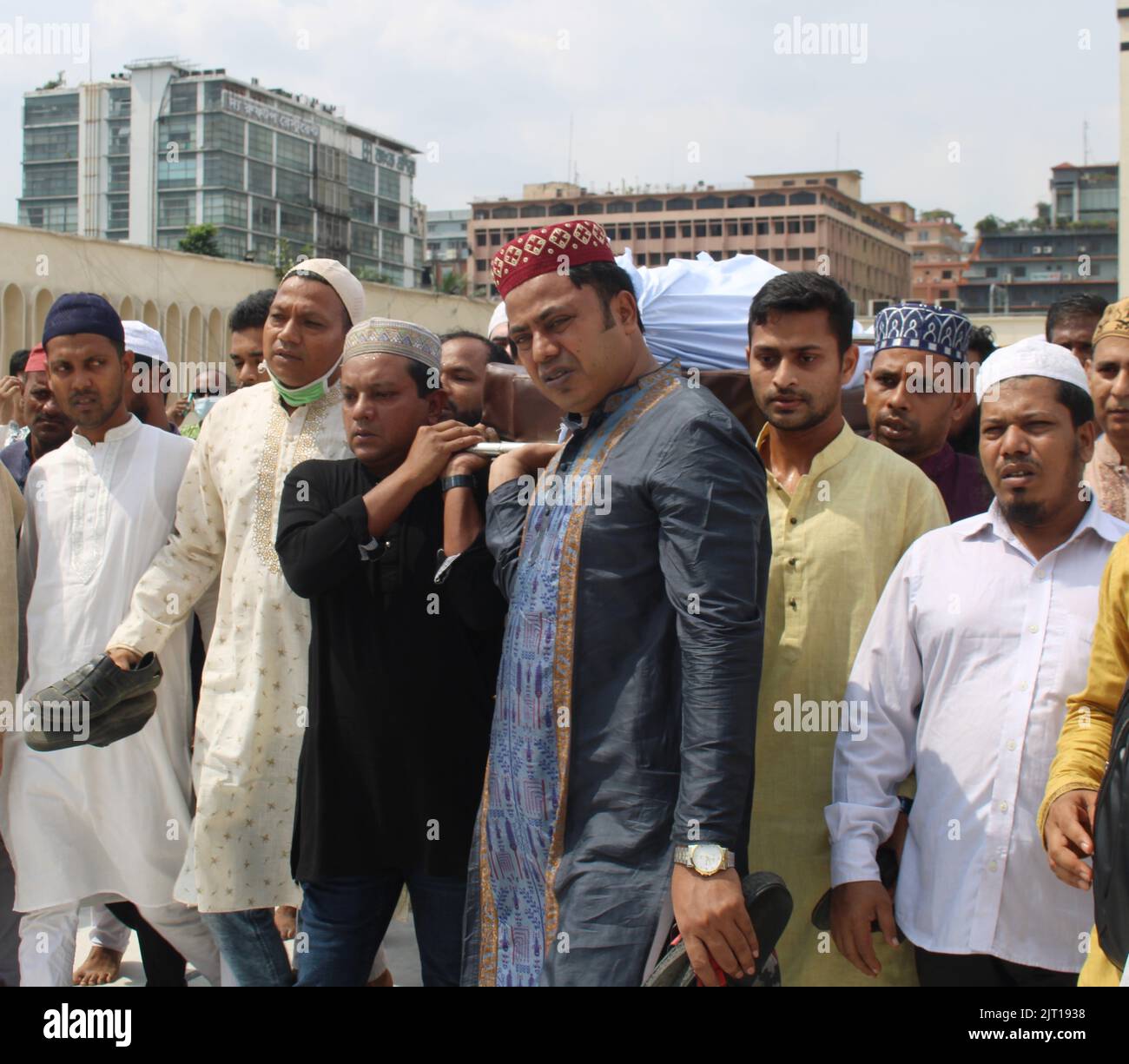 Dhaka, Bangladesh. 26th Aug, 2022. Mahbub Talukdar's son Shovon Mahbub carrying his father's ...