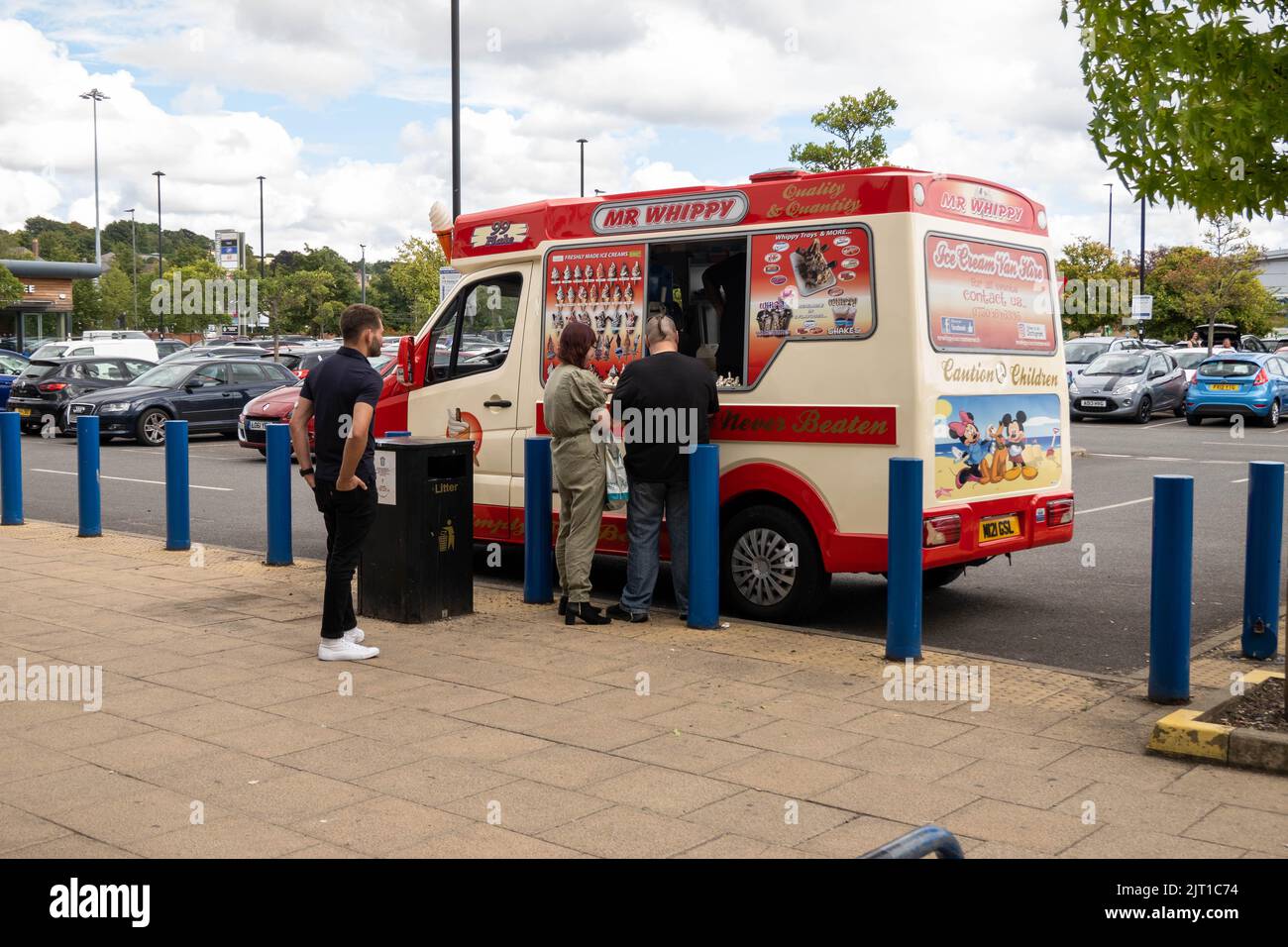 Mister whip ice cream hi-res stock photography and images - Alamy