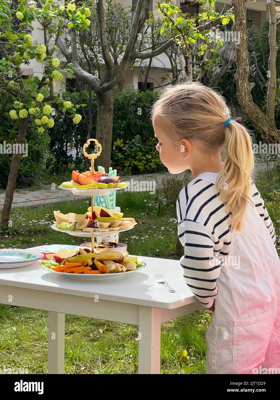 Children stand near table hi-res stock photography and images - Alamy