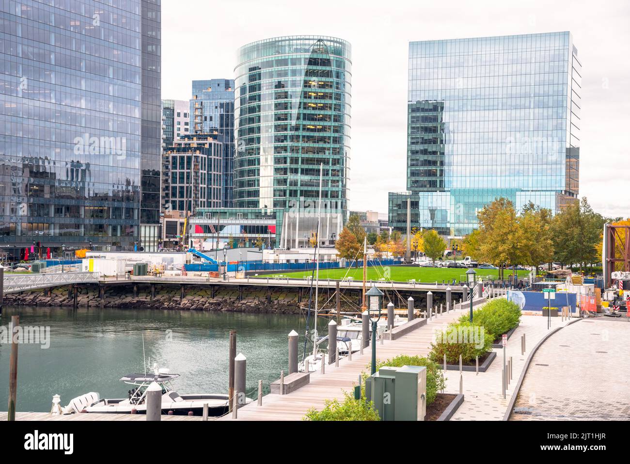 Waterfront office buildings hi-res stock photography and images - Alamy