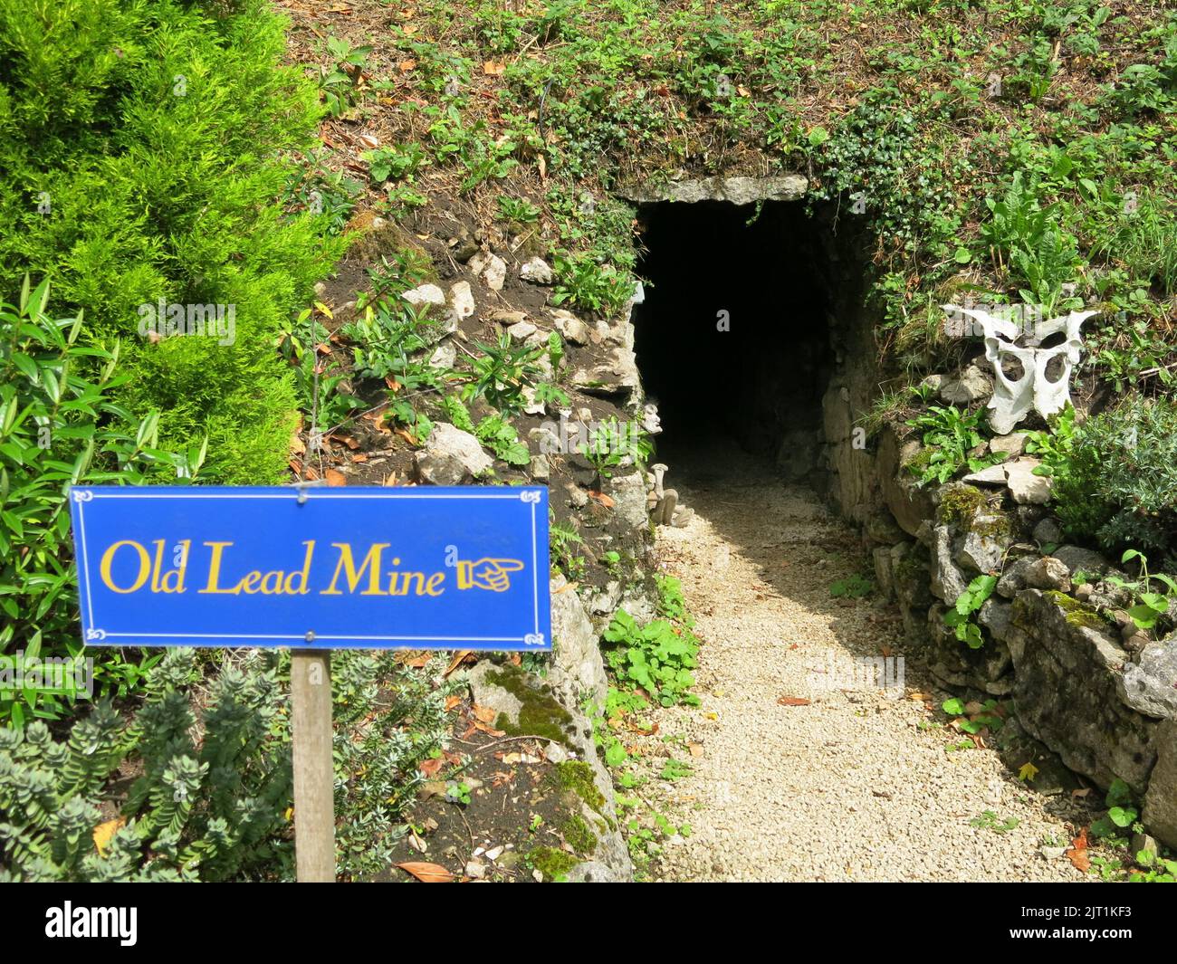 The entrance to the Old Lead Mine is signposted at Cascades Gardens ...