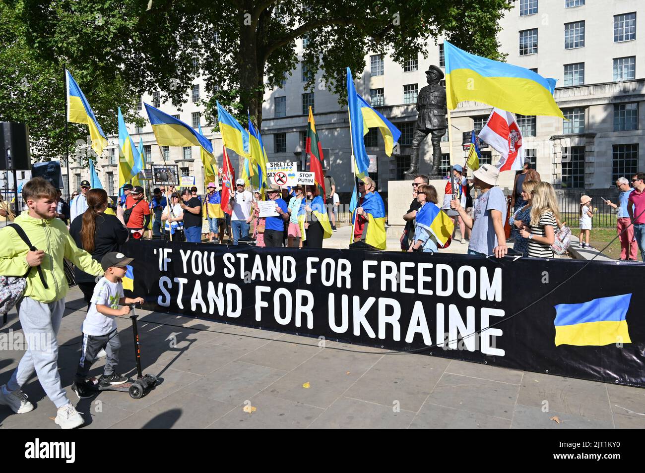 Ukraine Rally Stop the war demand total embargo Russia Oil, arms ...